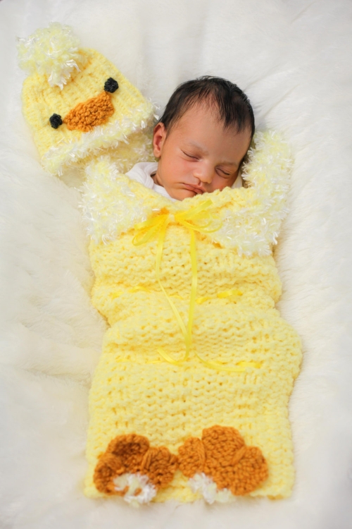Loom Knit Newborn Baby Chick Cocoon Pattern | This Moment is Good